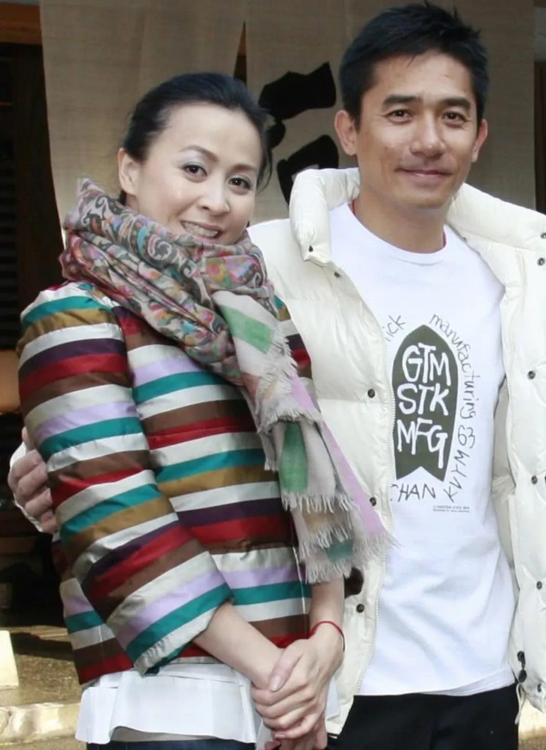 Shu Qi ran out of Carina Lau's bathroom, and Carina Lau smashed the ...