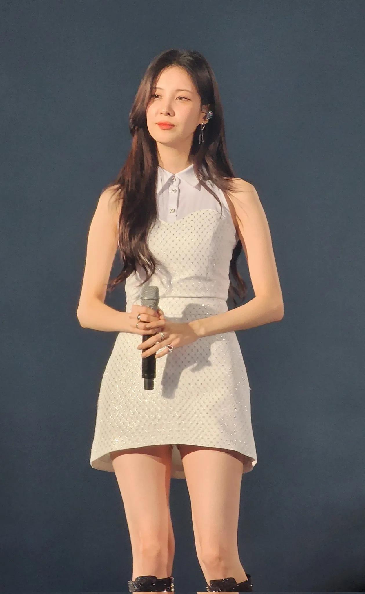 Xu Xian's beautiful photo gallery on the show yesterday, see the ...