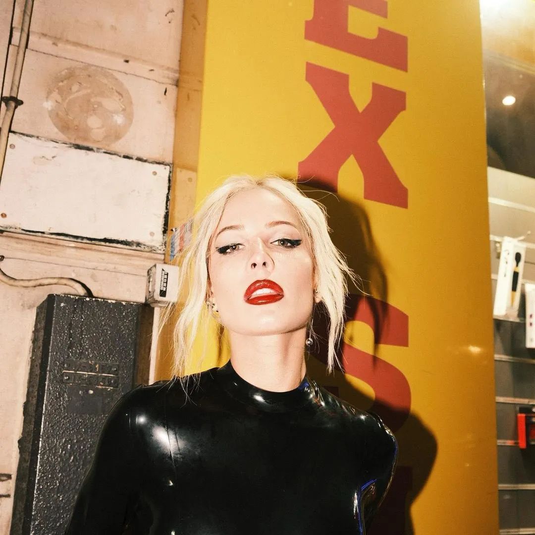 The well-deserved top five female singers Halsey recently dyed her ...