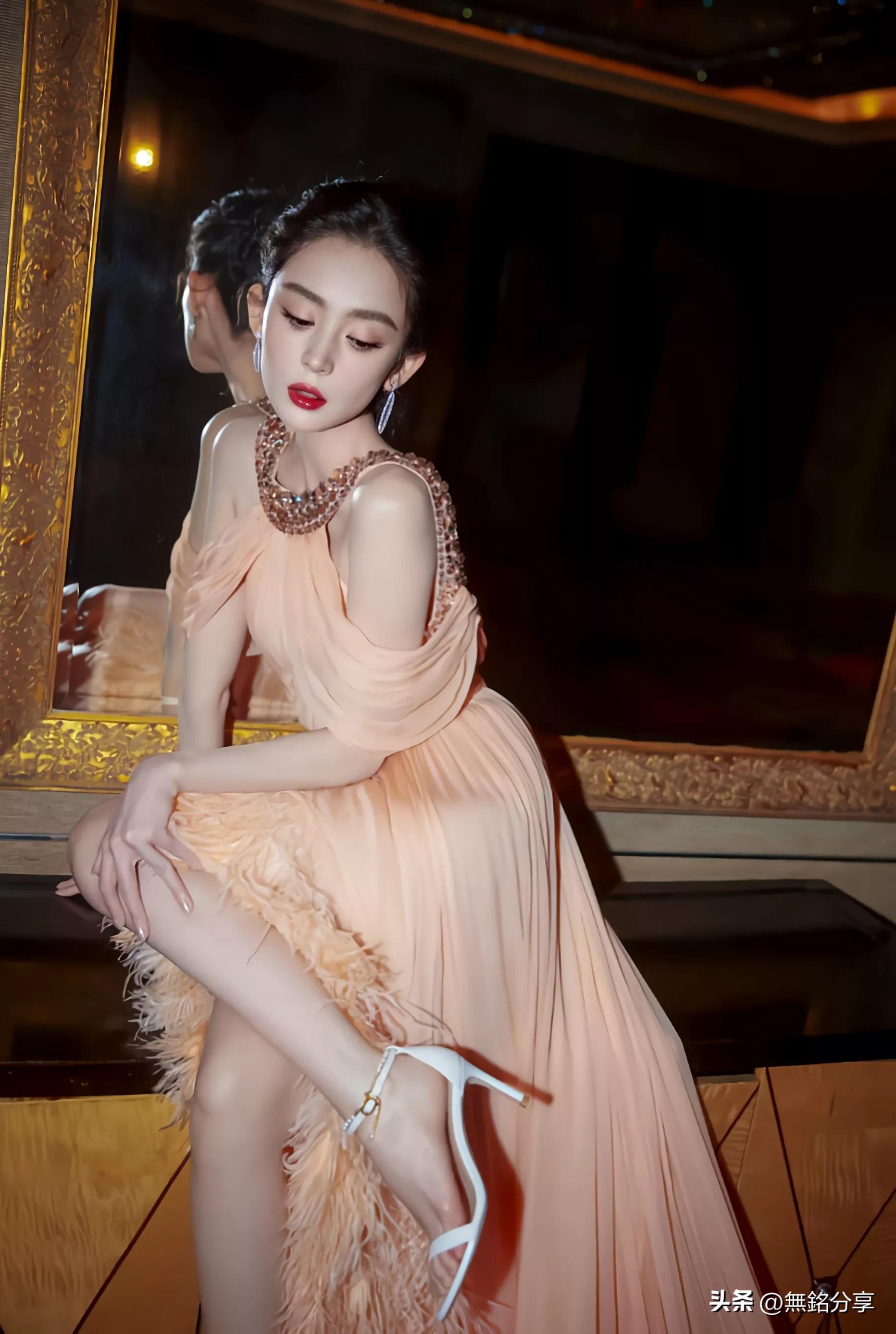 Guli Nazha: Protruding front and back with long legs - iMedia