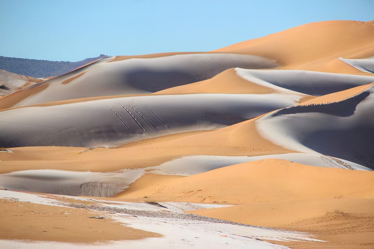 The 5th snowfall in the past 42 years, the Sahara Desert is covered ...