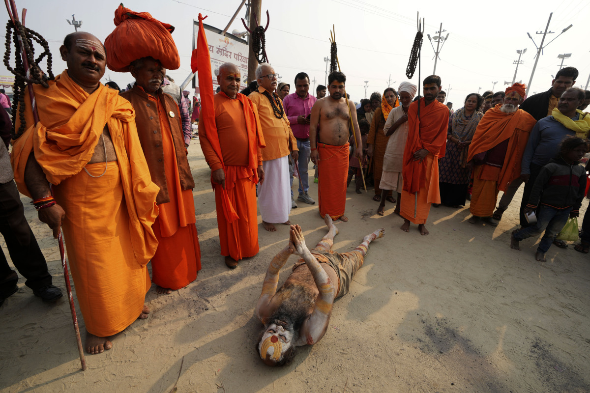 India has a "corpse cannibal"? The extreme sect along the Ganges, the ...