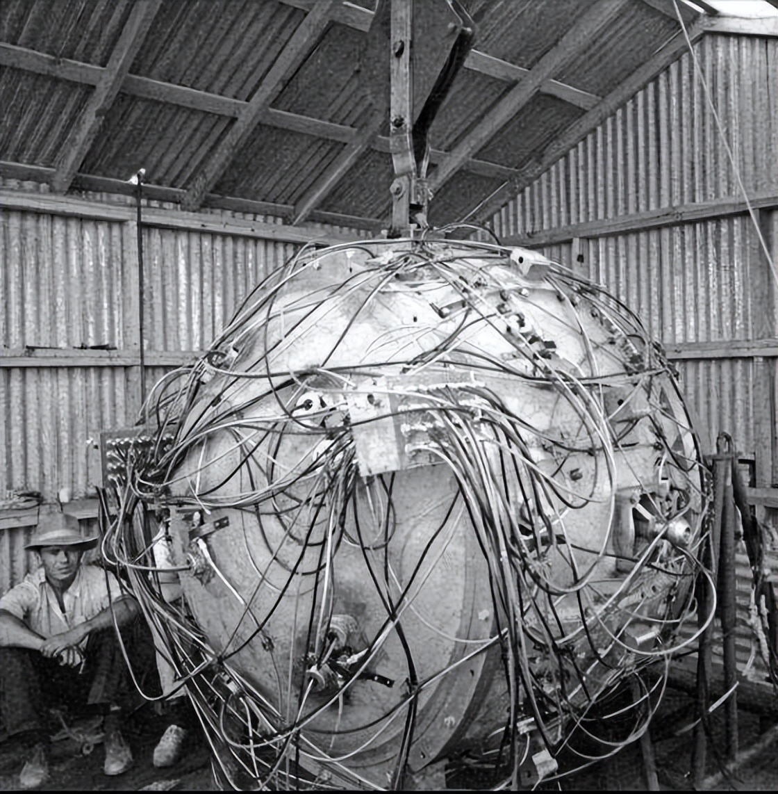 After the hydrogen bomb airdrop failed in 1971, the pilot gave up ...