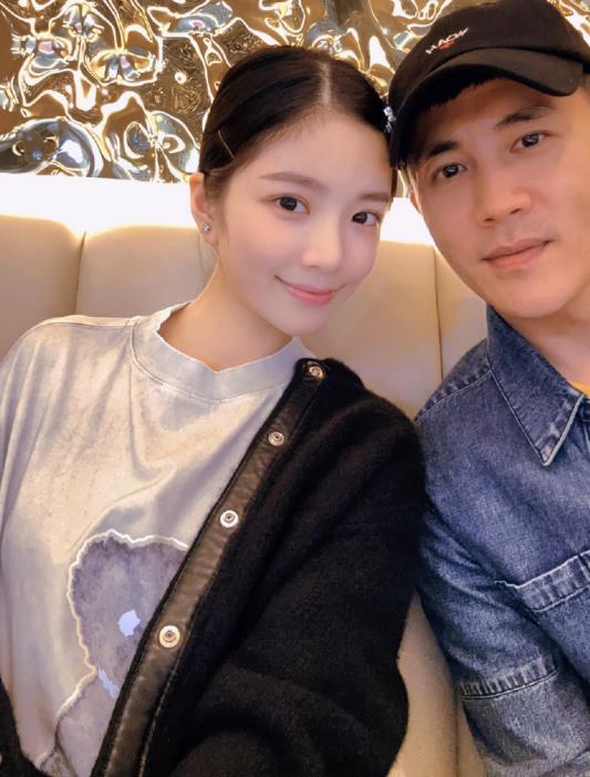 A recent photo of Du Chun's wife was exposed, with multiple scars on ...