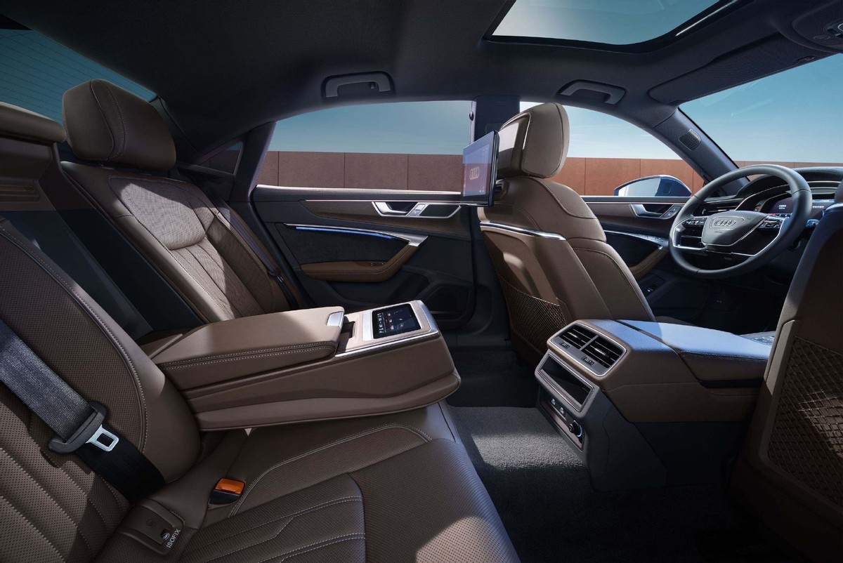 Audi A7L 3.0T power, elegant and violent temperament - iNEWS