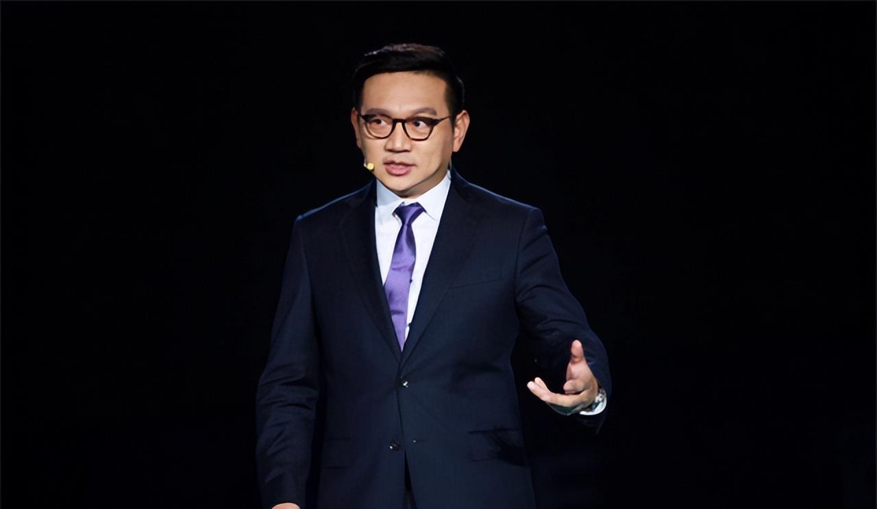 Luo Xin, the host of Dragon TV's "One in a Hundred", who is this ...