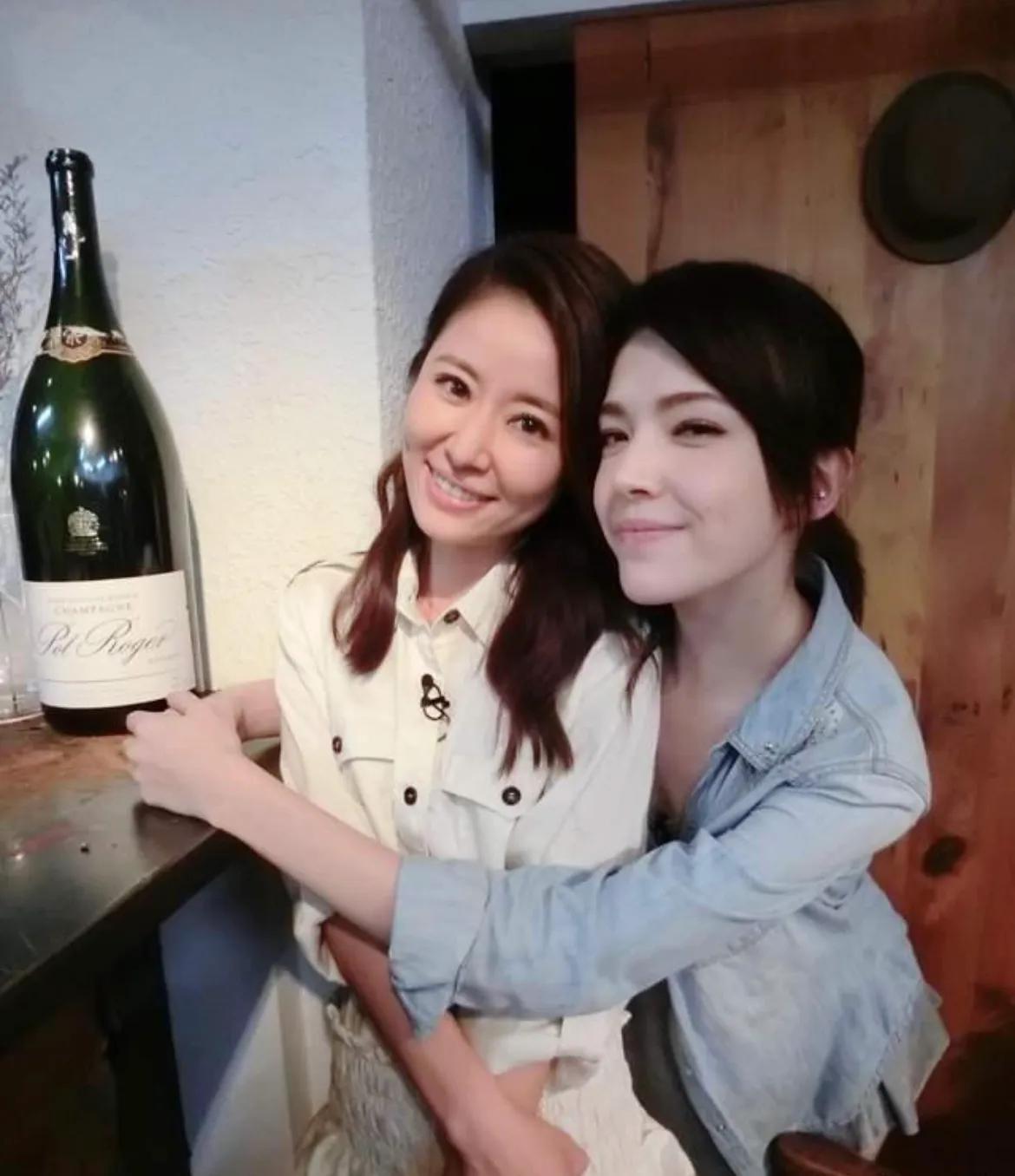 We got married!37-year-old Xu Weining married Qiu Ze in second marriage ...