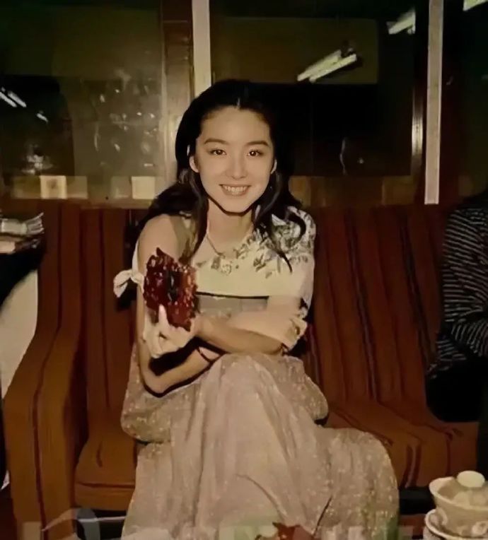 Brigitte Lin was photographed on the street when she was young, full of ...