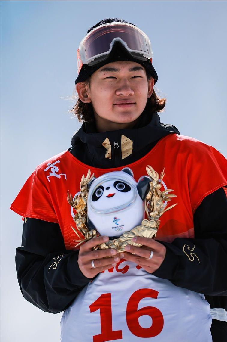 Su Yiming thanked the crew for "Taking Tiger Mountain by Wisdom" for ...