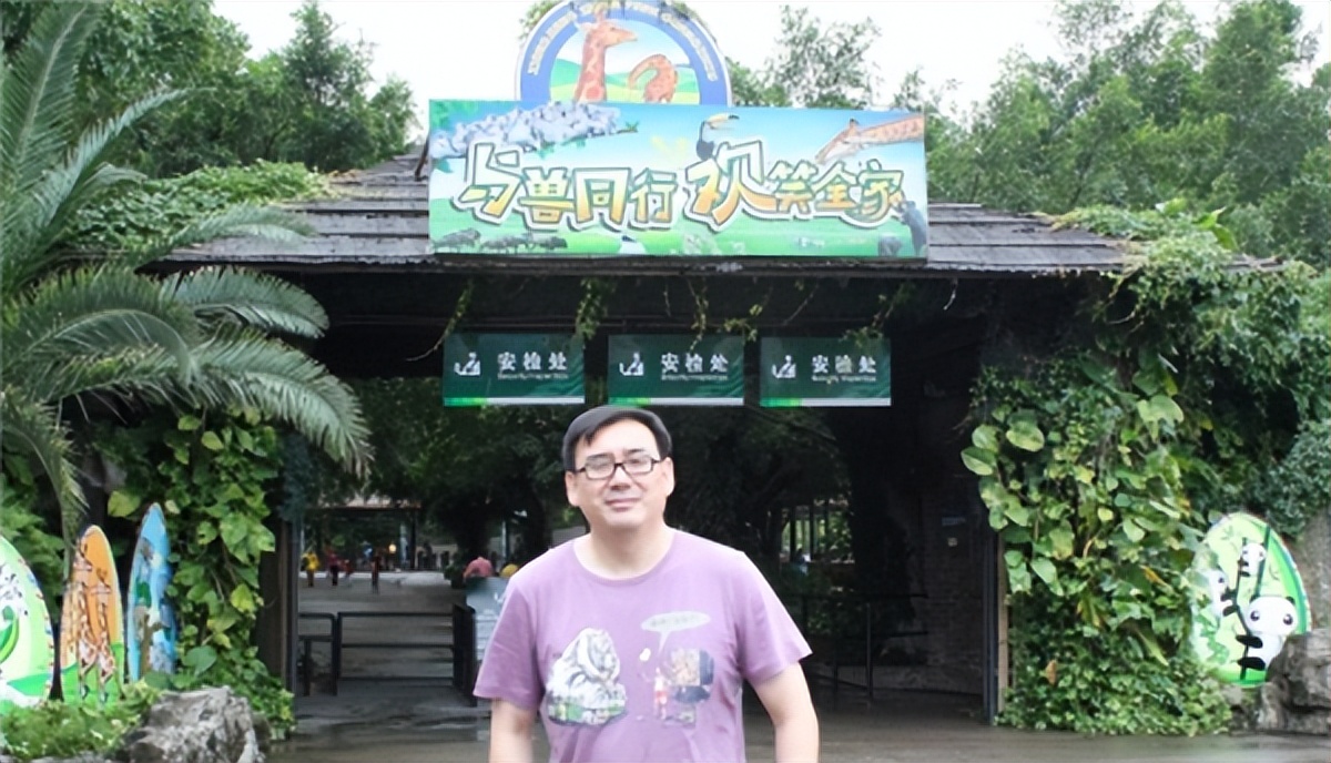 How arrogant is this Australian spy, posting "hate the country" remarks ...