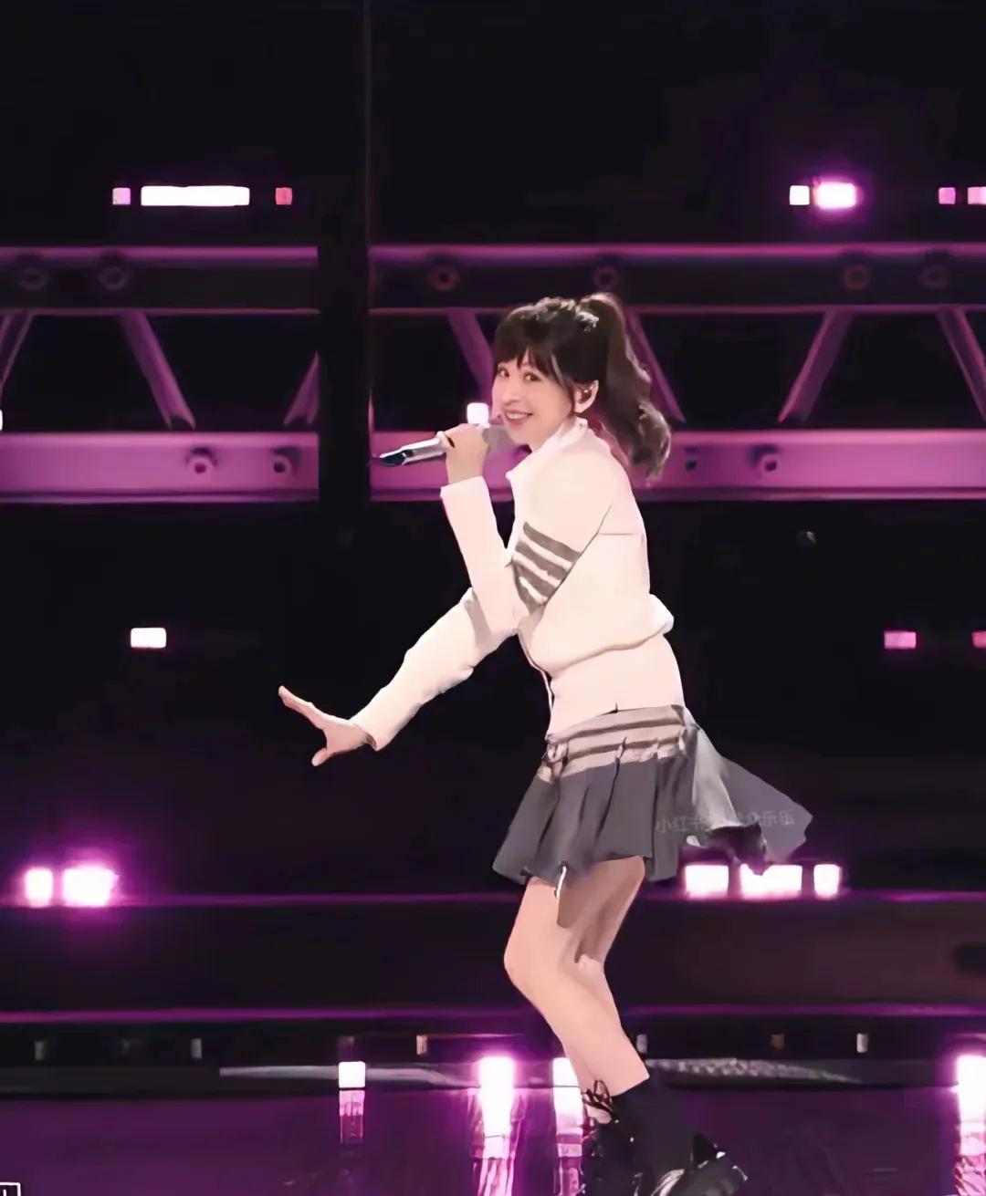 Photos of sweetheart leader Wang Xinling - iNEWS