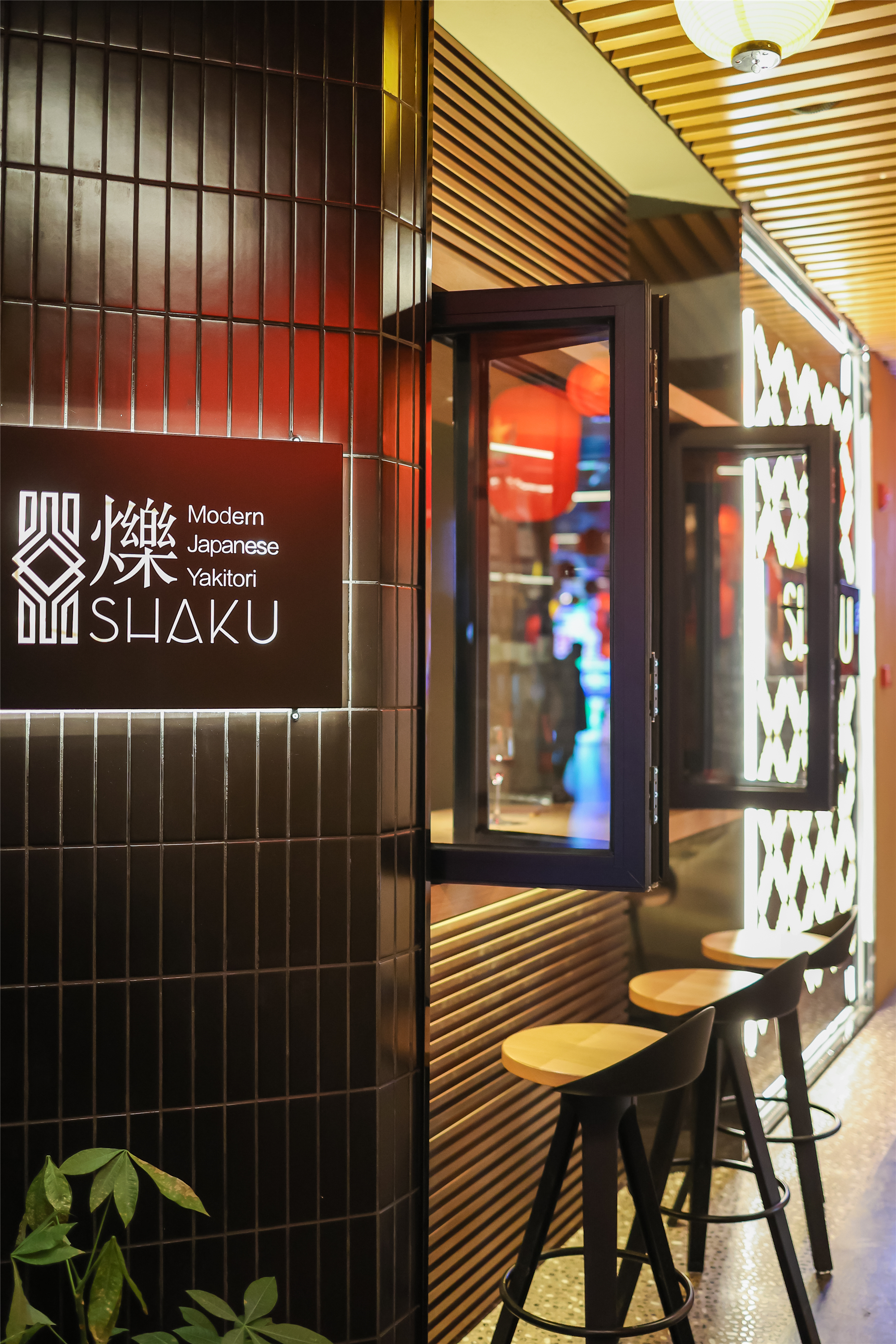 The ceiling of the Kyoto yaki torii pub?Shinpai izakaya brings the most ...