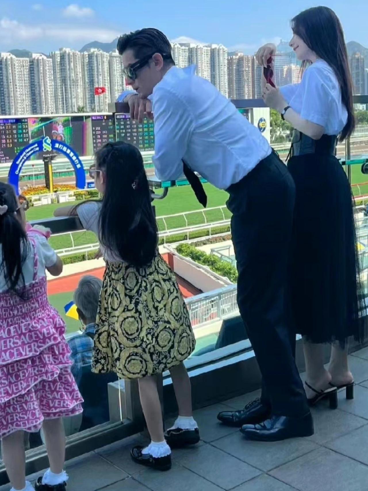 Aaron Kwok and his wife Fang Yuan's couple outfit - iMedia