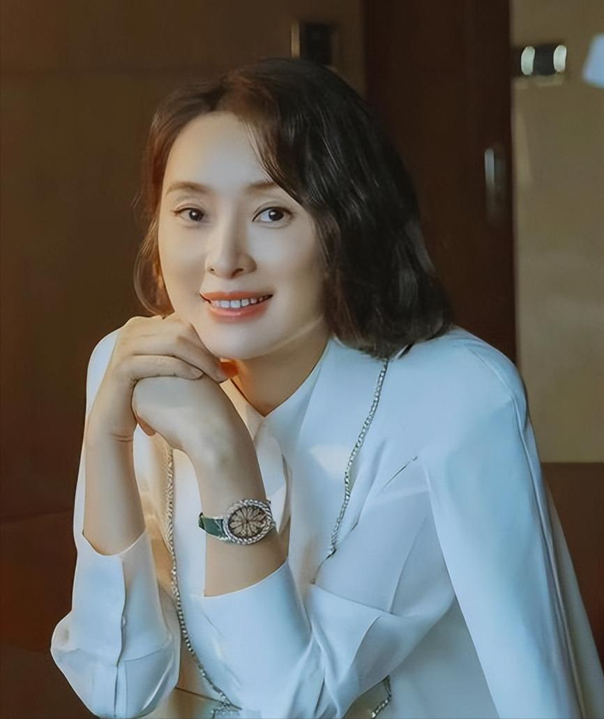 She fell in love with Chen Jianbin by mistake for 5 years, and now she is 51 years old and ...