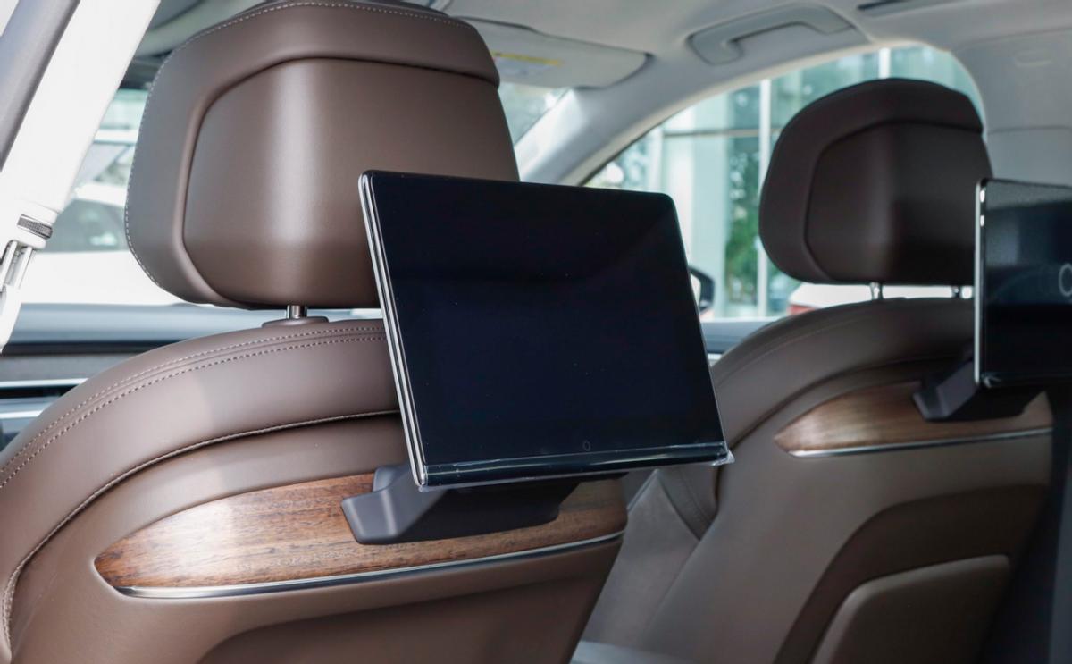 The combination of heritage and youth, luxury and technology, the new A8L: so the world can't ...