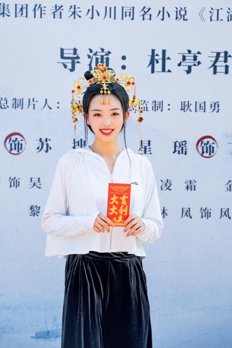 The costume drama actress Zhang Xingyao staged the suspenseful love ...