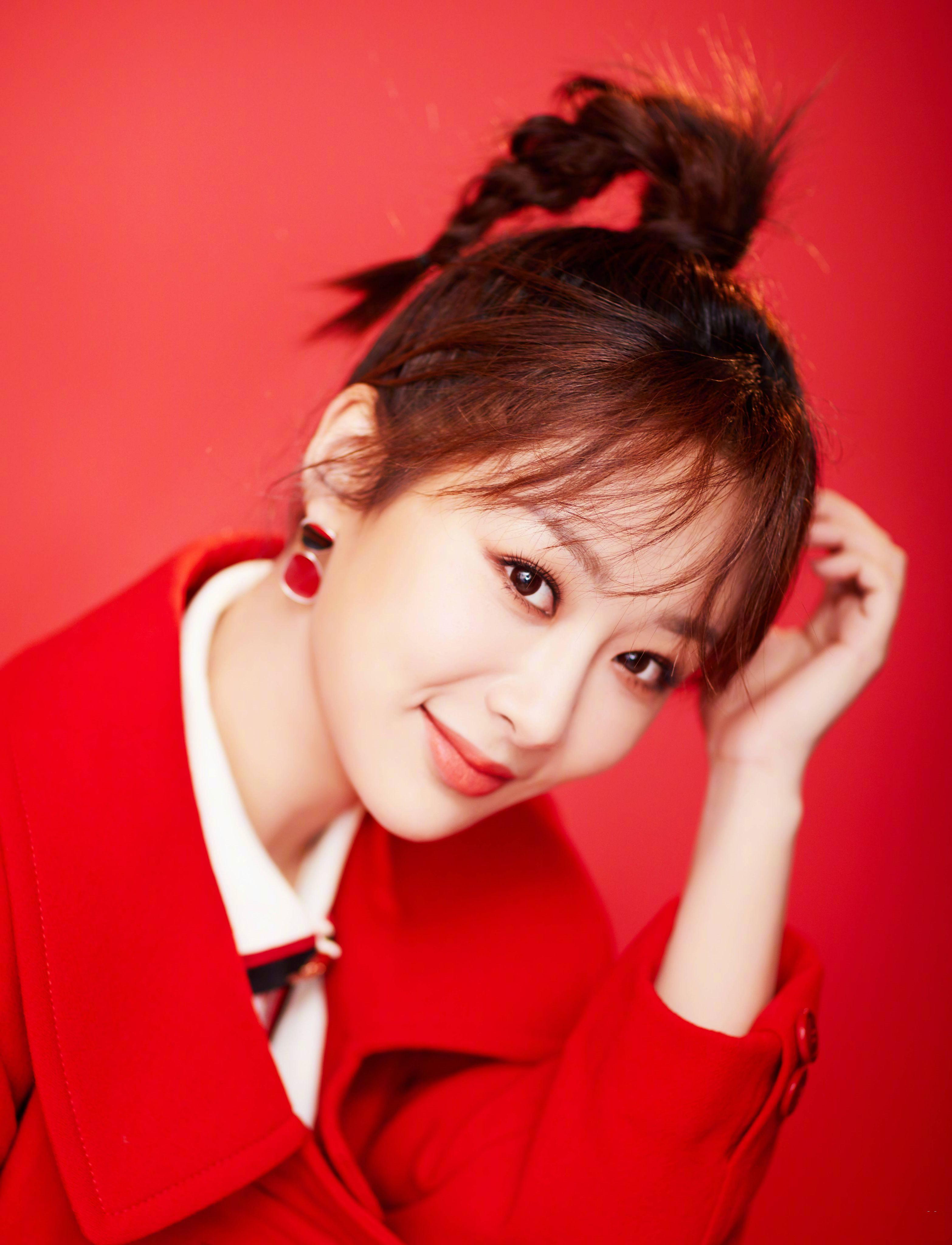 Does red and white look good? The red and white contrast is strong ...
