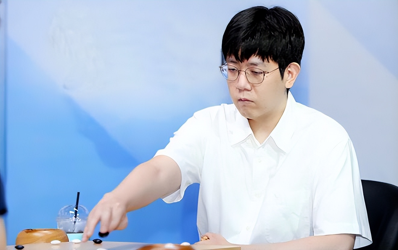 Zhao Chenyu, Tulong Jiang Dongrun, get bonus! - iNEWS