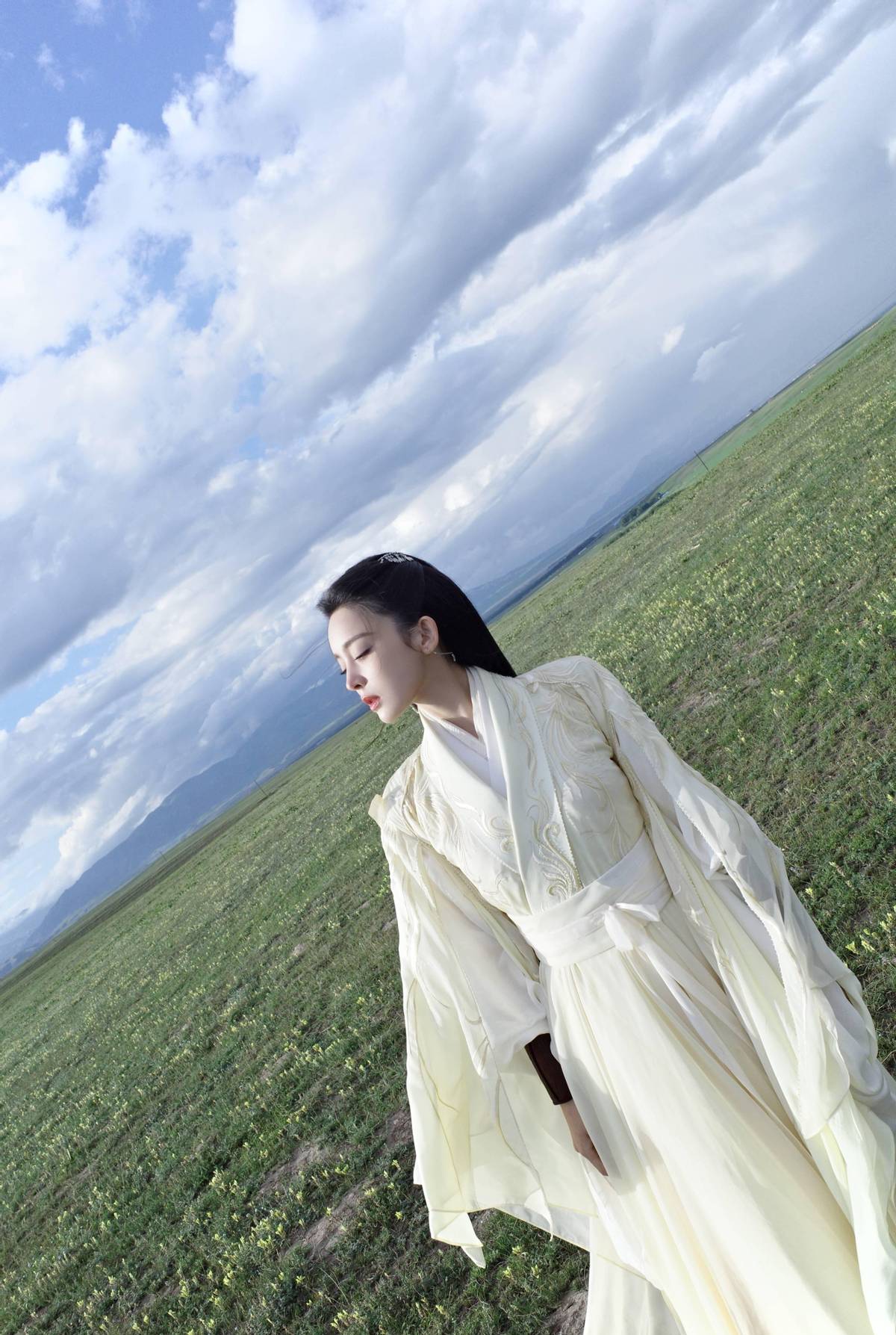 Nazha's ancient costume looks amazing as she runs freely on the ...