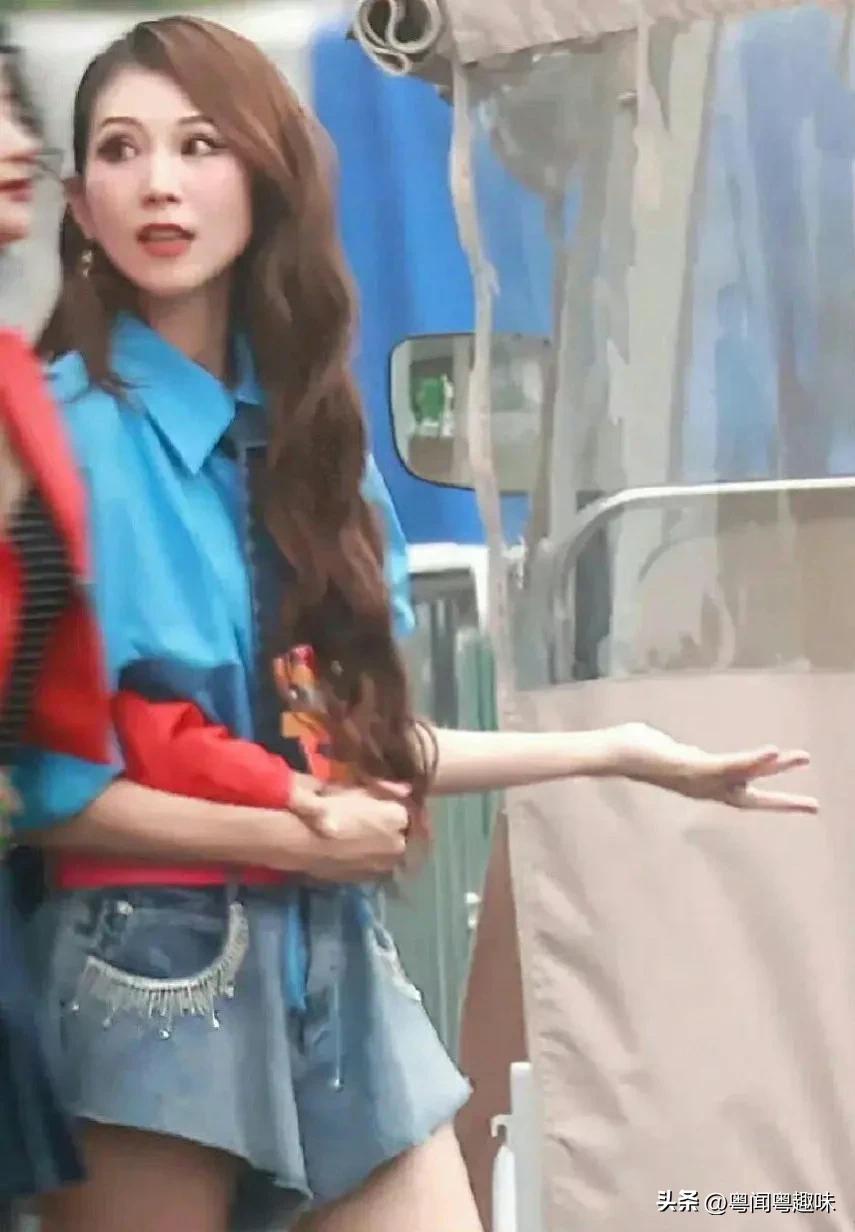 Ada Choi, the mother of three children, amazed everyone with her back view, radiant like a 20 ...