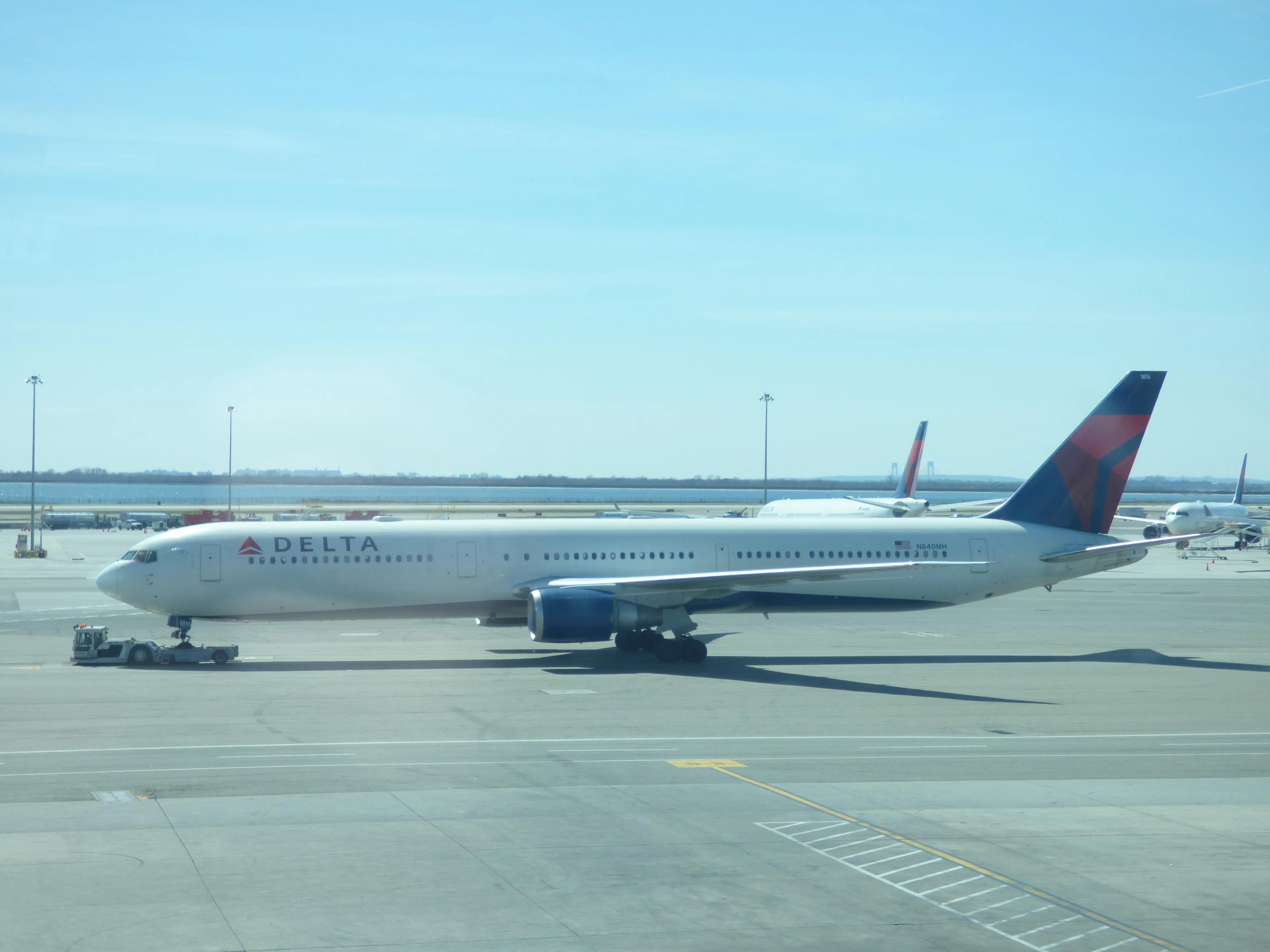 A very rare airliner - Boeing 764 - iNEWS