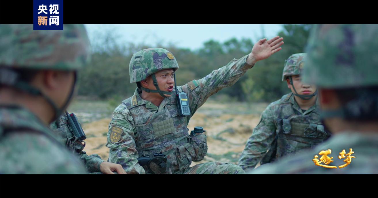 The first ship of the PLA's new amphibious assault ship faces the world ...