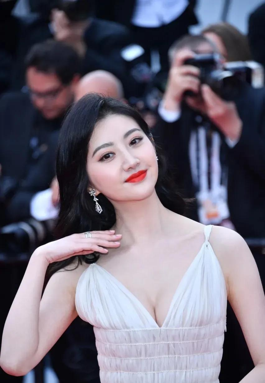 "The Wealthy Flower in the World" Jing Tian - iMedia