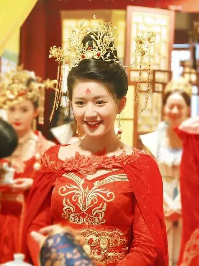 Chen Qianqian played by Zhao Lusi in "The Legendary Chen Qianqian" is ...