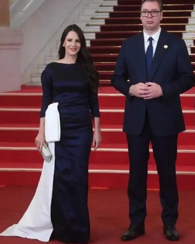 The First Lady of Serbia attended a dinner party, and her new dress ...