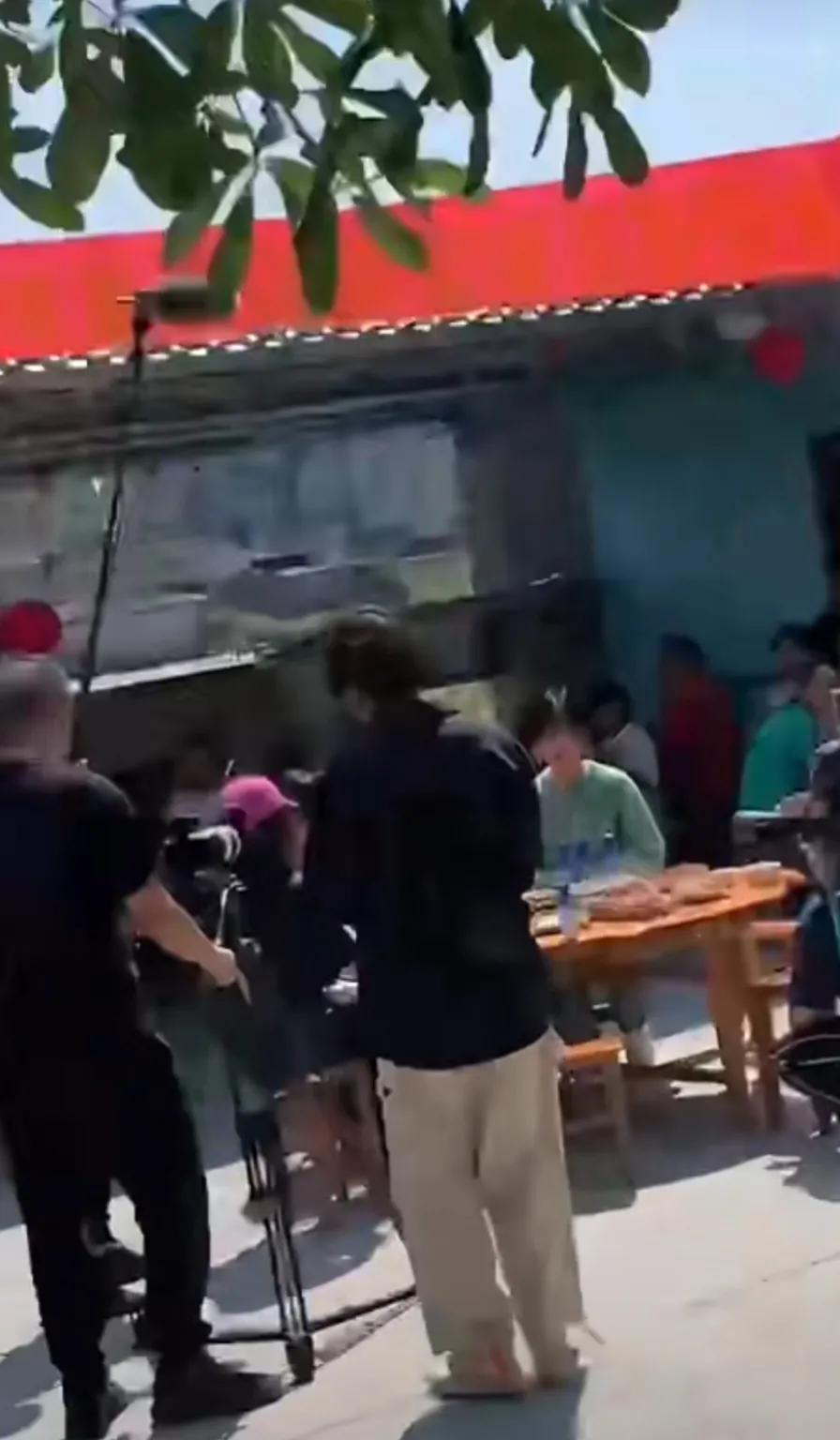 Good Voice Liang Yuying went back to her hometown to celebrate with a ...