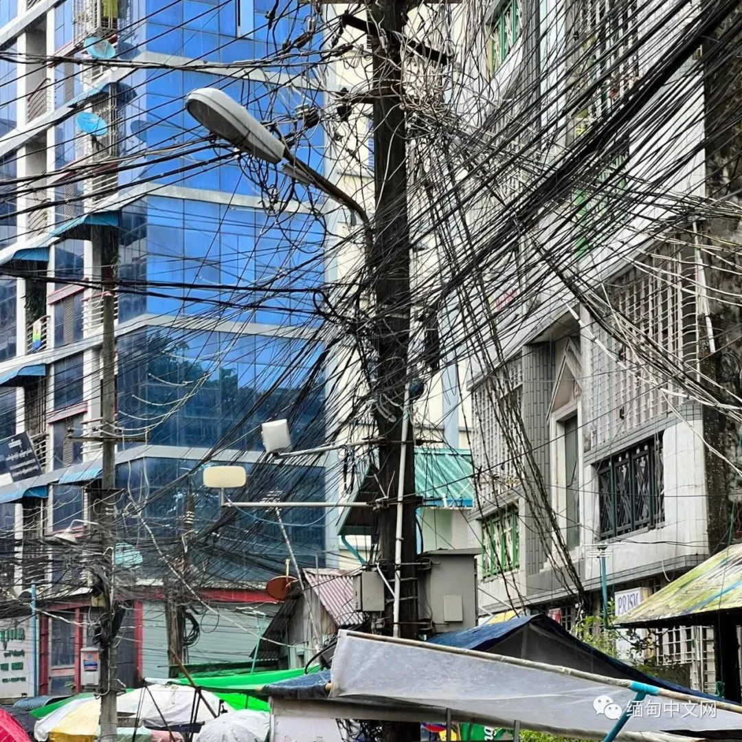 The relevant authorities in Yangon, Myanmar, cleaned up the network ...