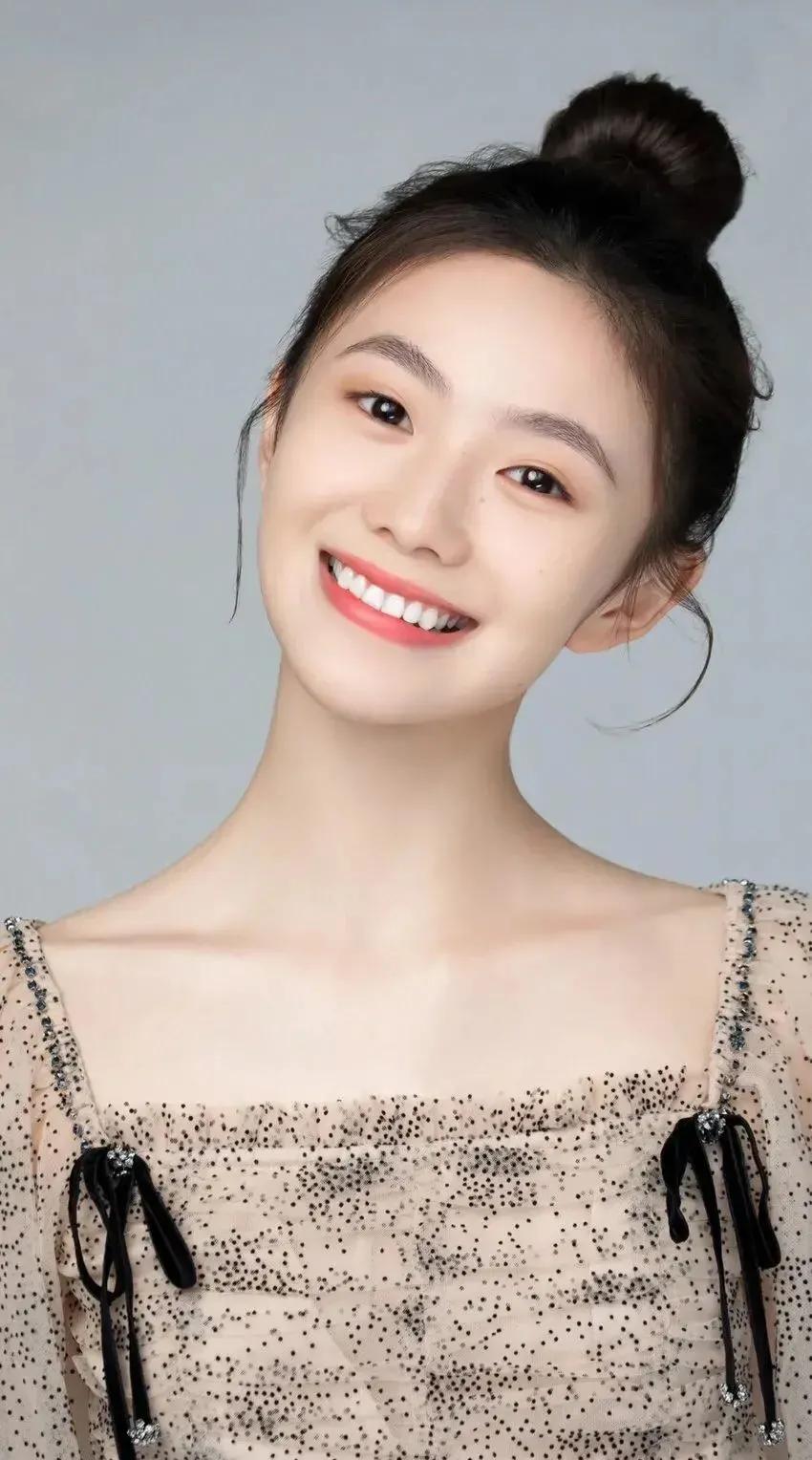 The Most Favored "Moving Girl" Liu Haocun - iNEWS