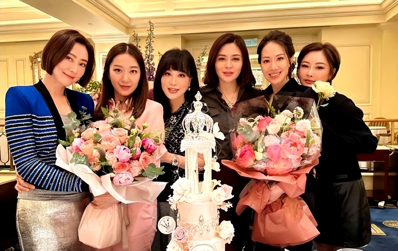 Rosamund Kwan has a perfect body curve, and her 60-year-old state is ...