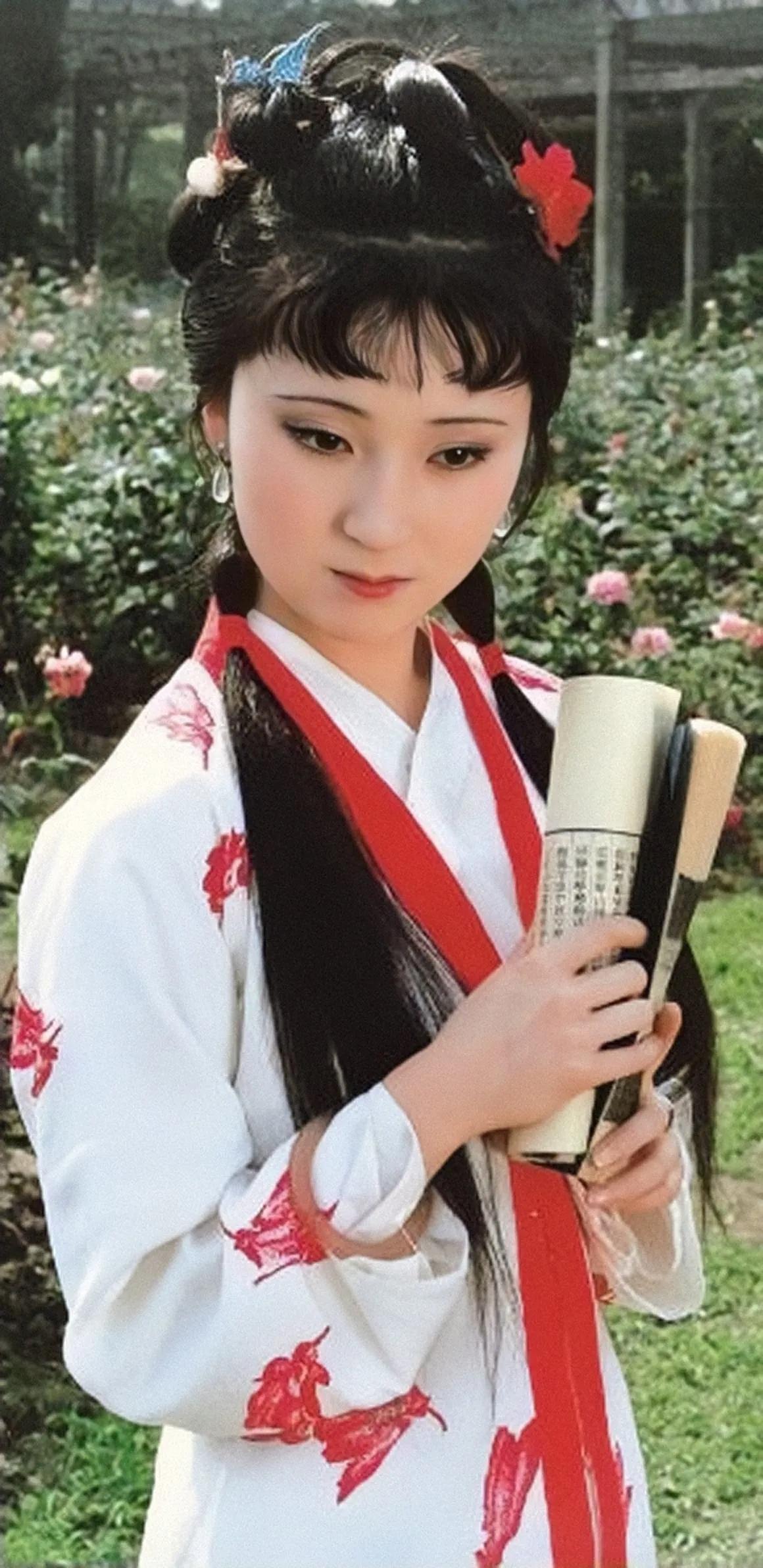 Lin Daiyu in Swallow Tower and Bai Lotian outside Baihuazhou - iNEWS