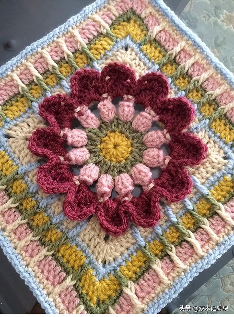 Since I learned how to crochet small square flowers, no one can match ...