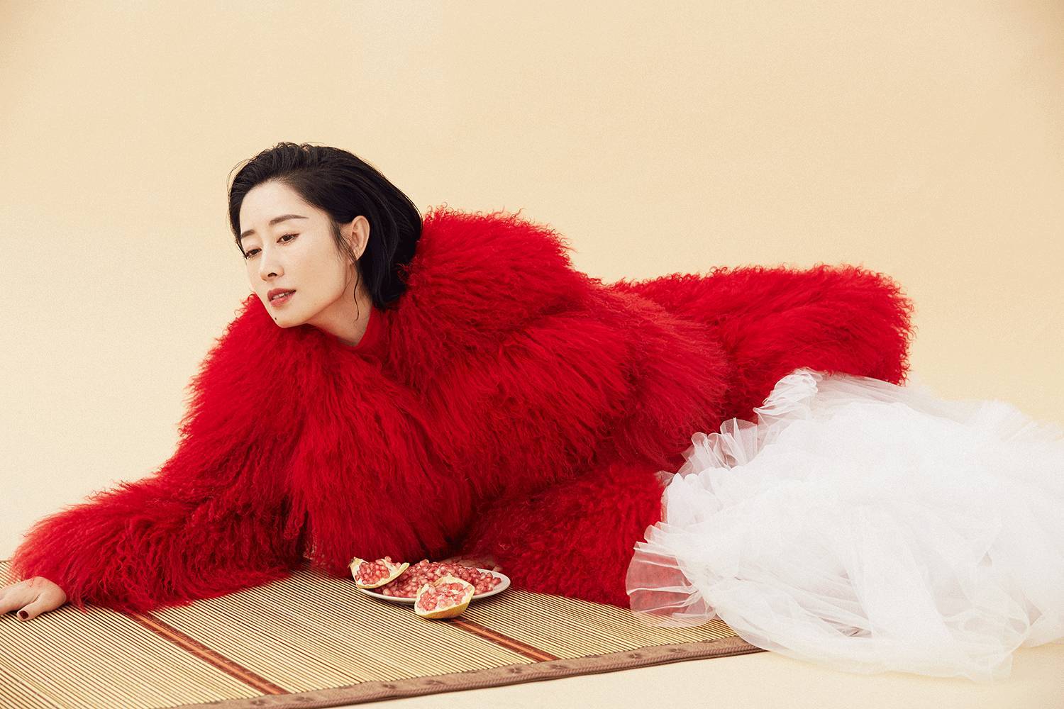 47-year-old Liu Mintao is hot and tempting in suspenders! Have a ...