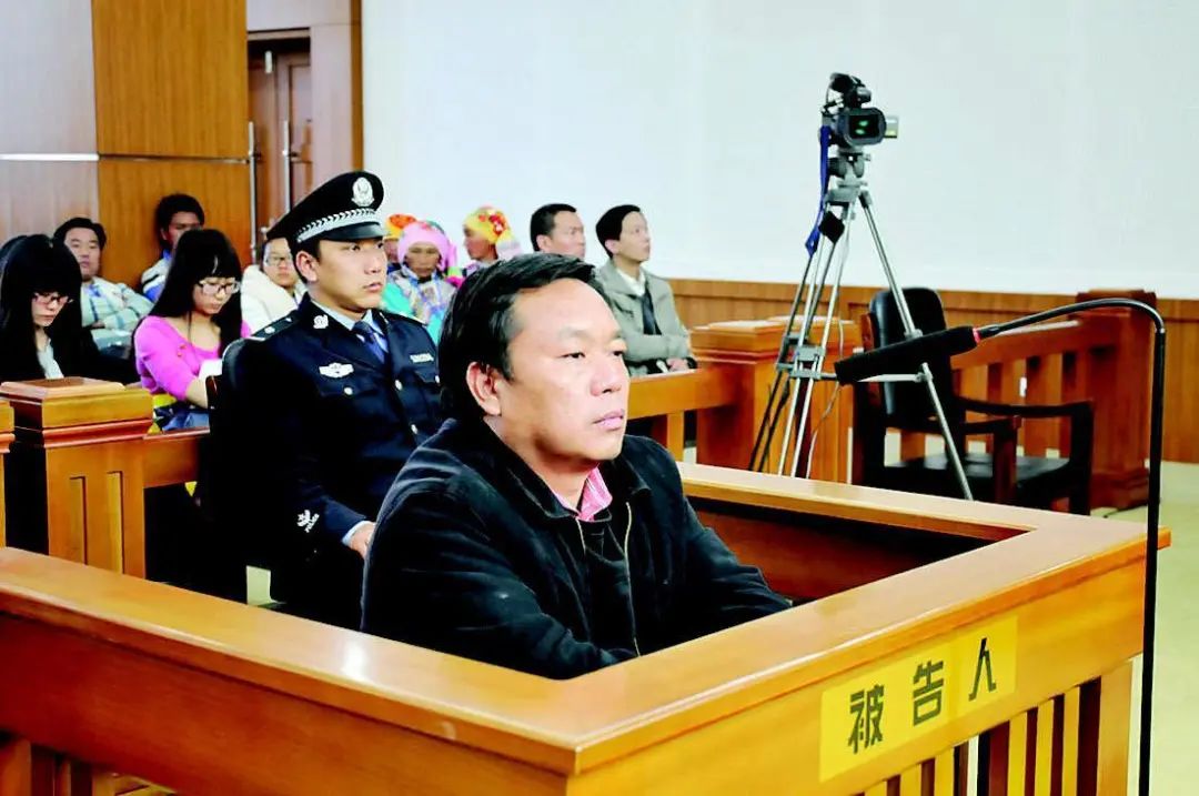 Drug-addicted governor collapses when caught - iNEWS