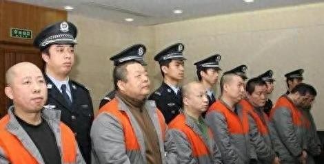 The concert was sabotaged by Zang Tianshuo. Li Yugang turned to He ...