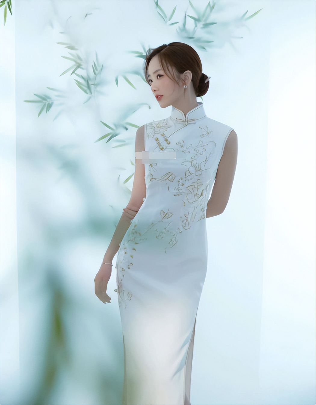 Relying on her looks, she is the youngest rising star in the hosting ...