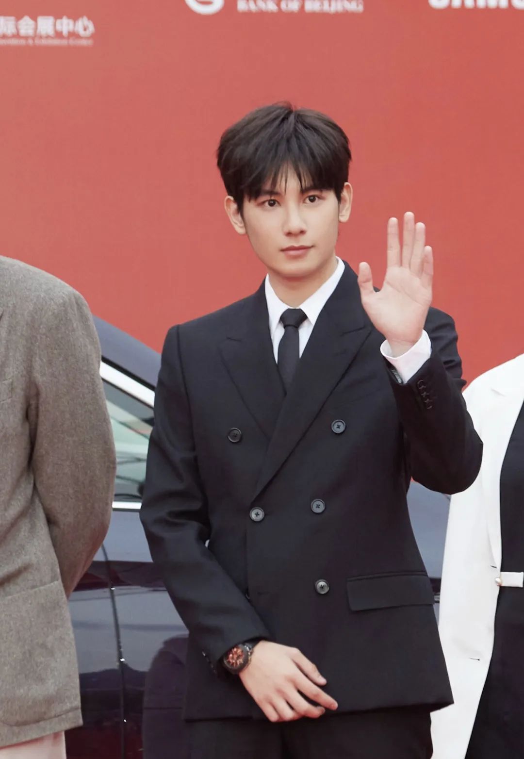 Wang Hedi Zhou Ye, Li Chen, Yang Mi, Lu Han, Hu Xianxu - iMedia