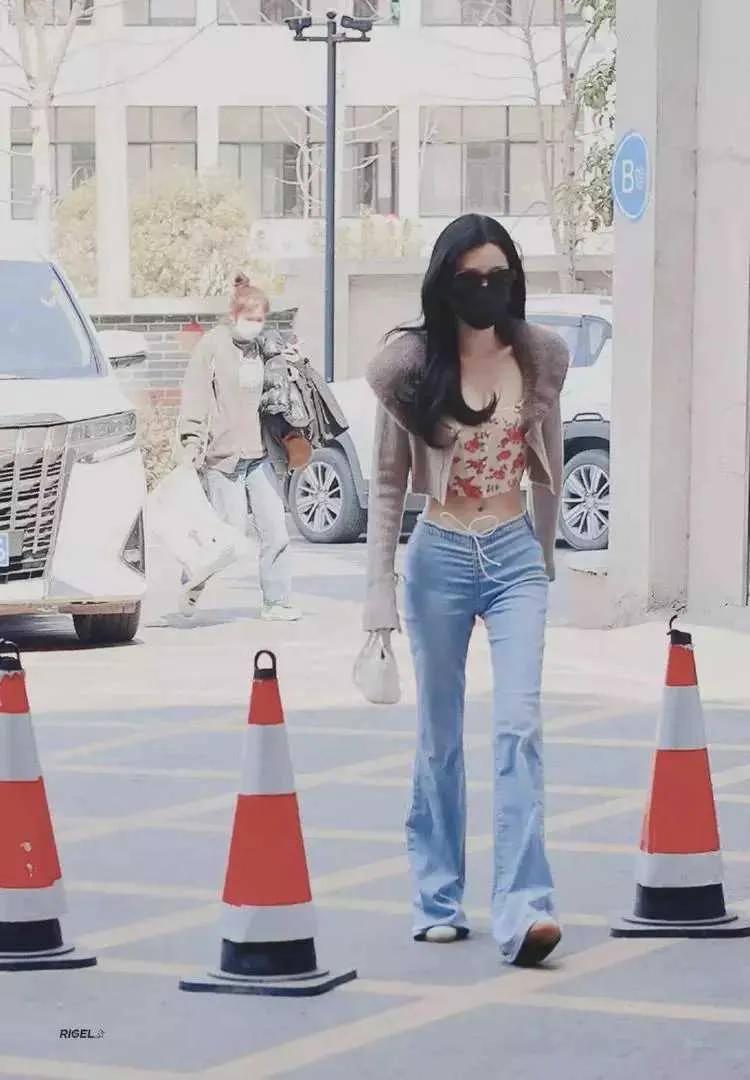 Yu Shuxin: Dressing up for work as a hot girl, the proportion of waist ...