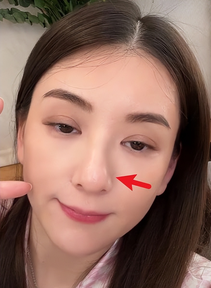 Fang Yuan mistakenly posted a private video, her nose was slanted to ...