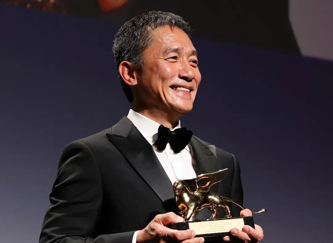 Deserved! Tony Leung Chiu-wai won the Venice Lifetime Achievement Award, and the light of the ...