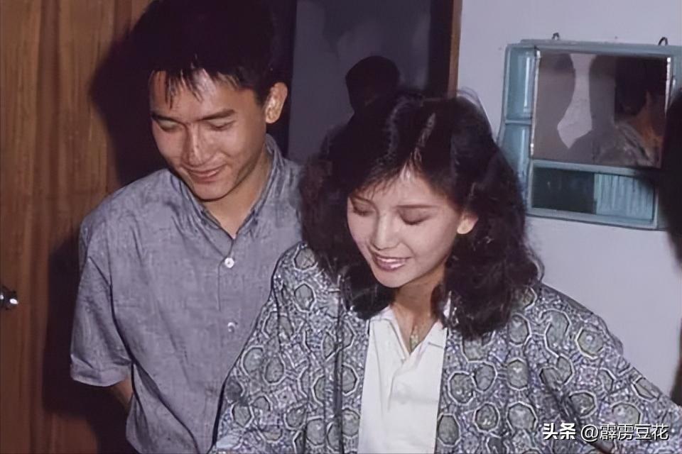 58-year-old Zeng Huaqian is so brave, she posted a photo with Tony ...
