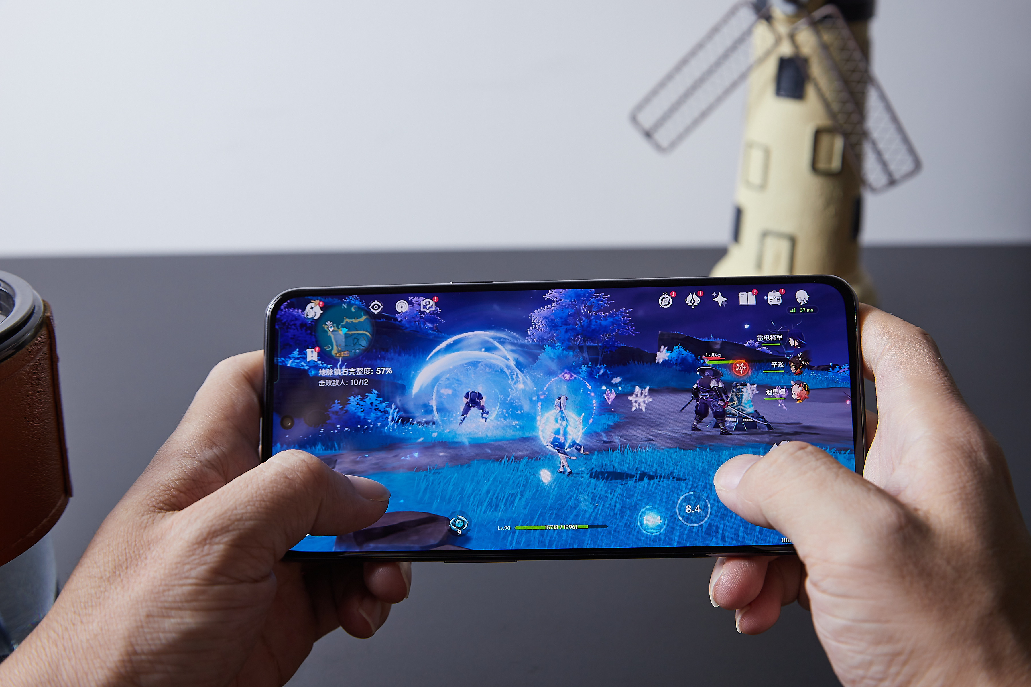The mobile phone that focuses on games does not pull the crotch in ...