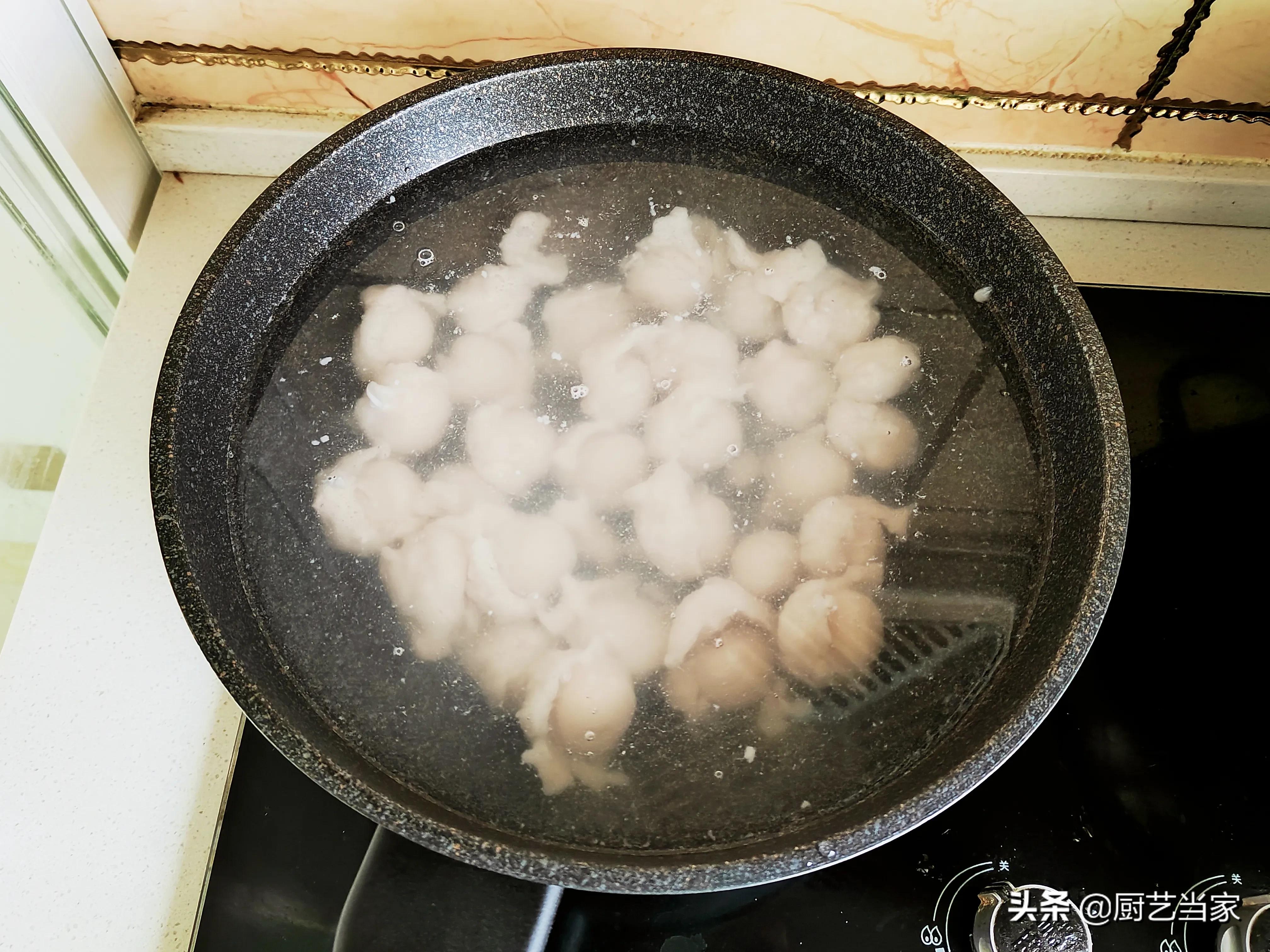 The mackerel balls boiled in this way are tender and delicious-from a ...