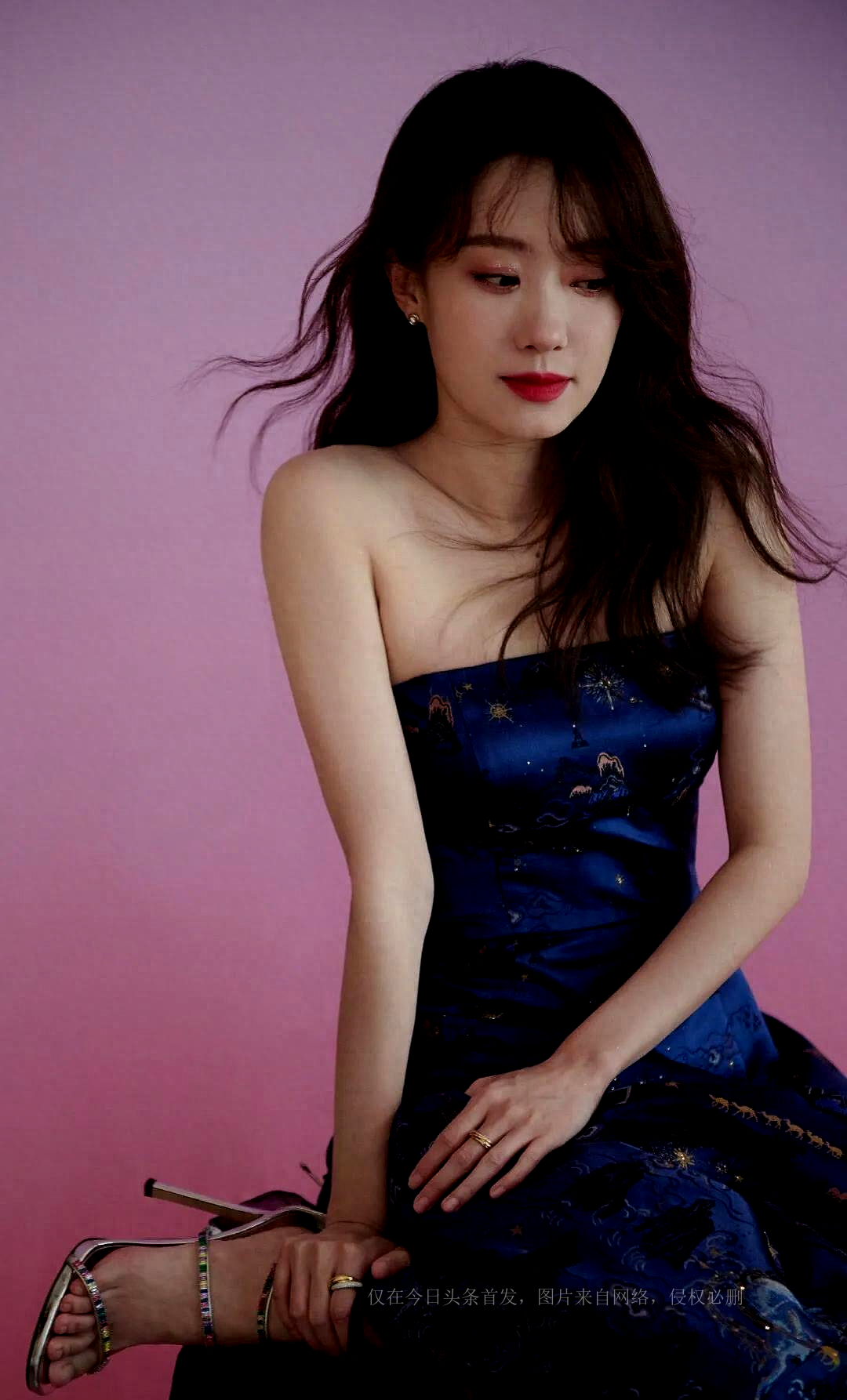 It took Zhang Xiaofei one year from becoming famous to "returning to ...