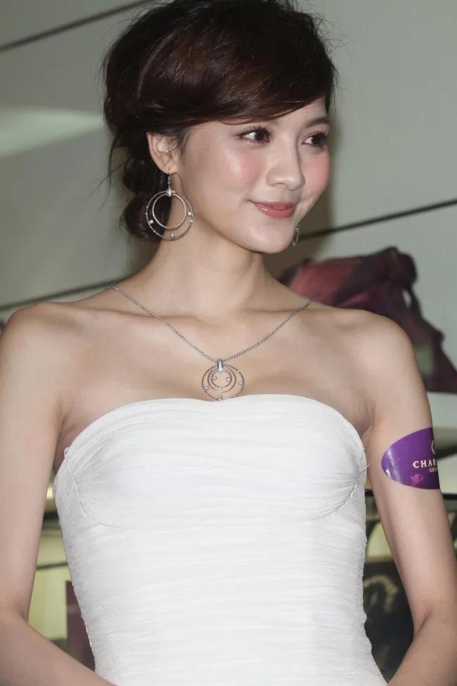 Stunning, beautiful Wu Yaxin - iMedia