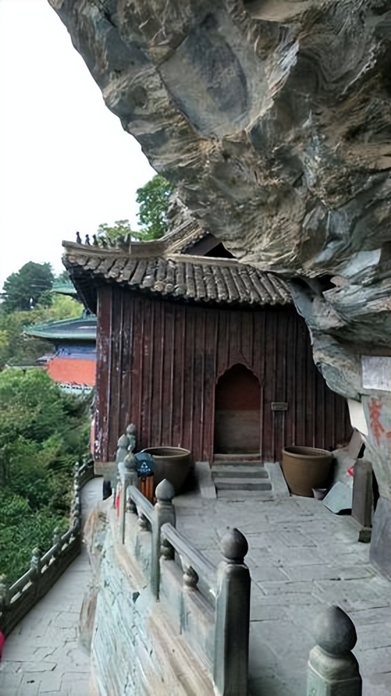 Real shots of Nanyan Palace in Wudang Mountain. I don't know how it was ...