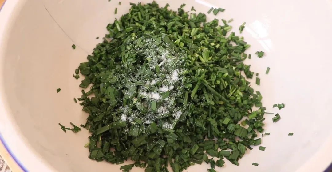 It is "intestine washing herb" and "long lettuce". It is delicious and ...